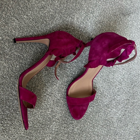 Lewit | Shoes | Gently Used Magenta Heels Perfect For Semi Or Formal ...